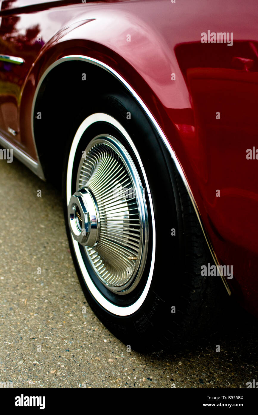 Detail shot of the front right wheel of a classic 70's Lincoln ...