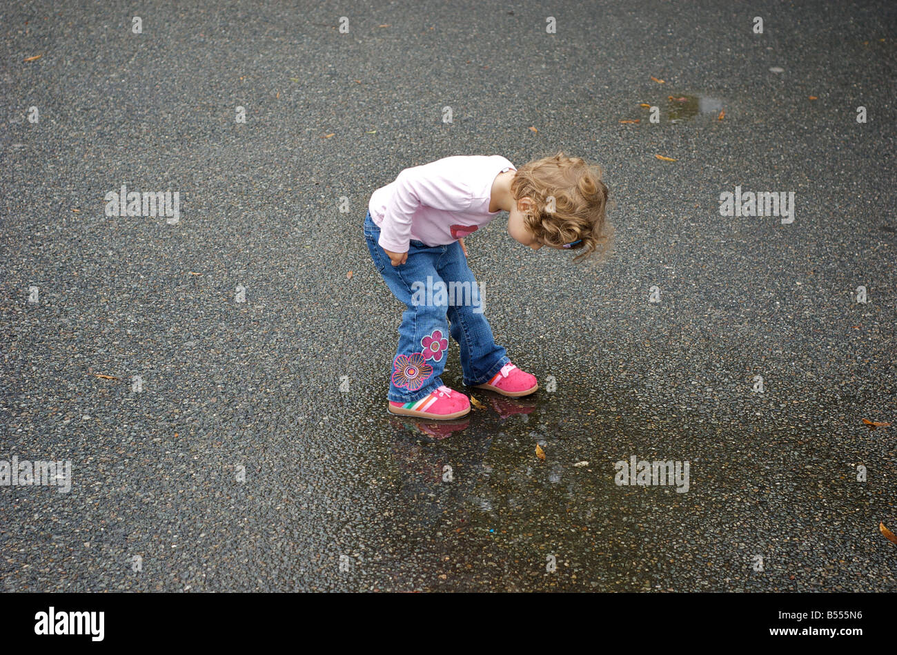 Stare child hi-res stock photography and images - Alamy