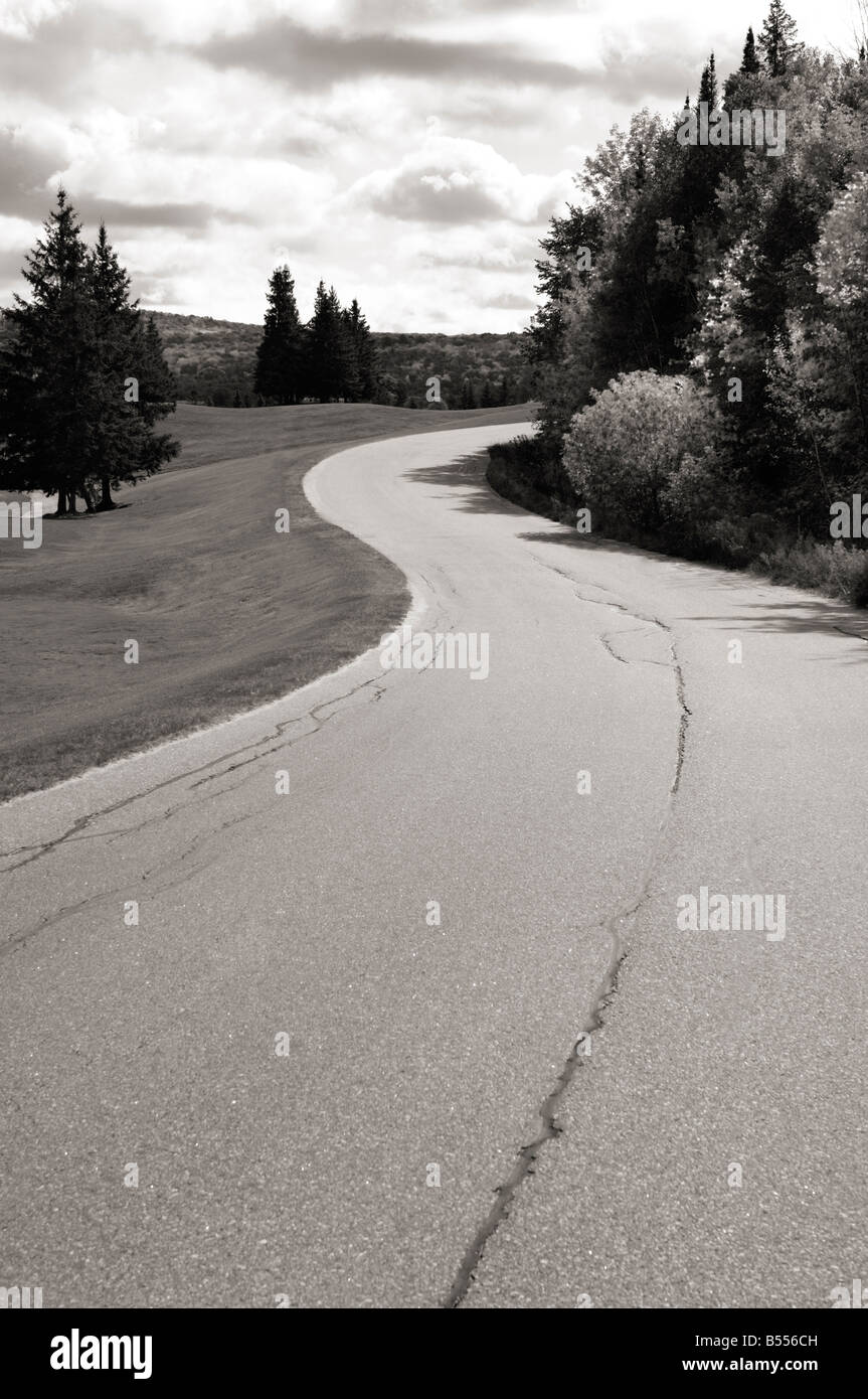 Black and white winding road hi-res stock photography and images - Alamy