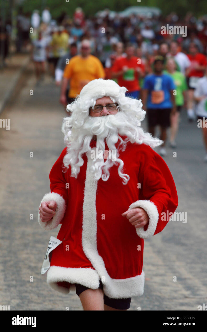 Man dressed as Santa running in the Austin American Statesman Capitol ...