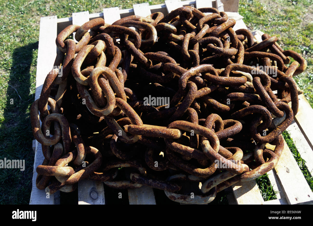Iron chains hi-res stock photography and images - Alamy