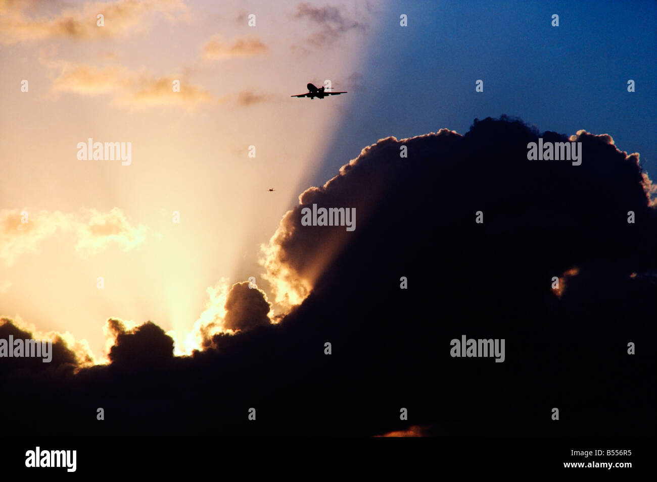 Commercial Aviation, Aircraft in flight Stock Photo - Alamy