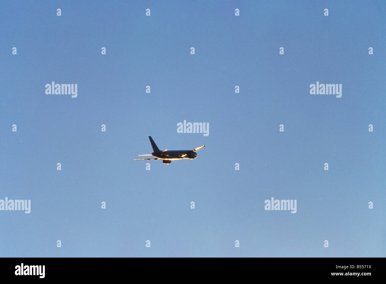 Commercial Aviation, Aircraft in flight Stock Photo - Alamy