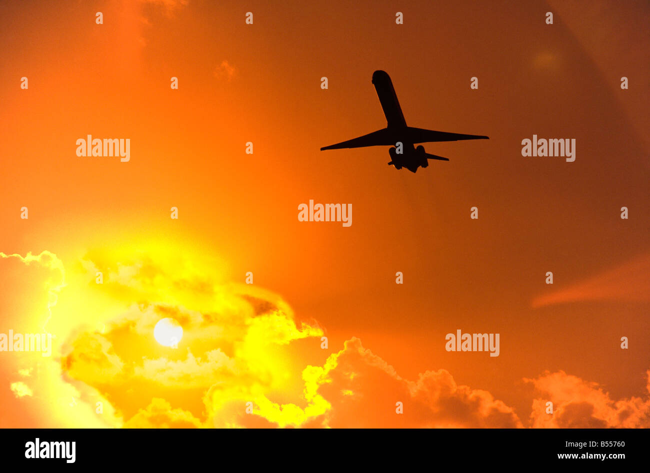 Commercial Aviation, Aircraft in flight Stock Photo - Alamy