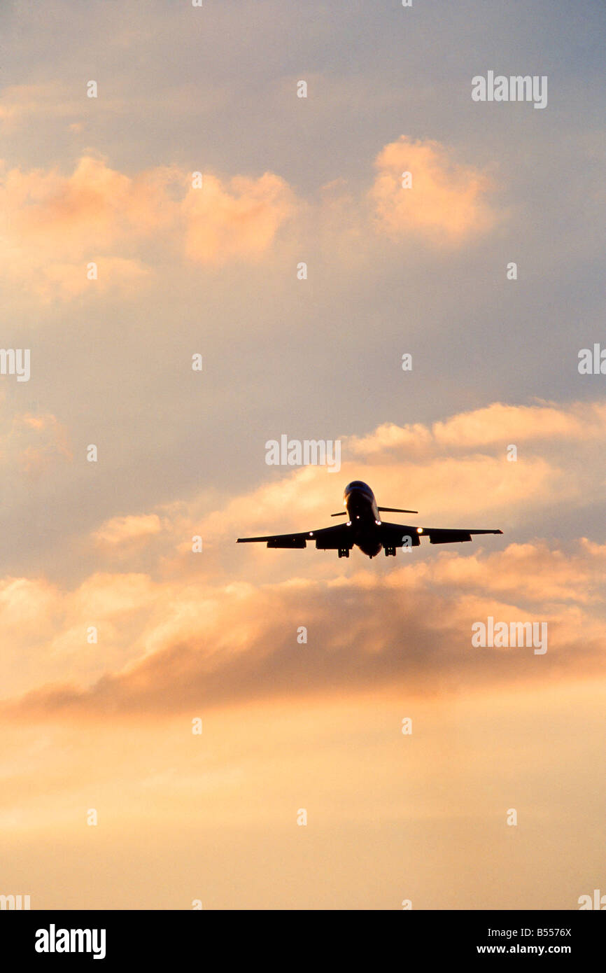 Commercial Aviation, Aircraft in flight Stock Photo - Alamy