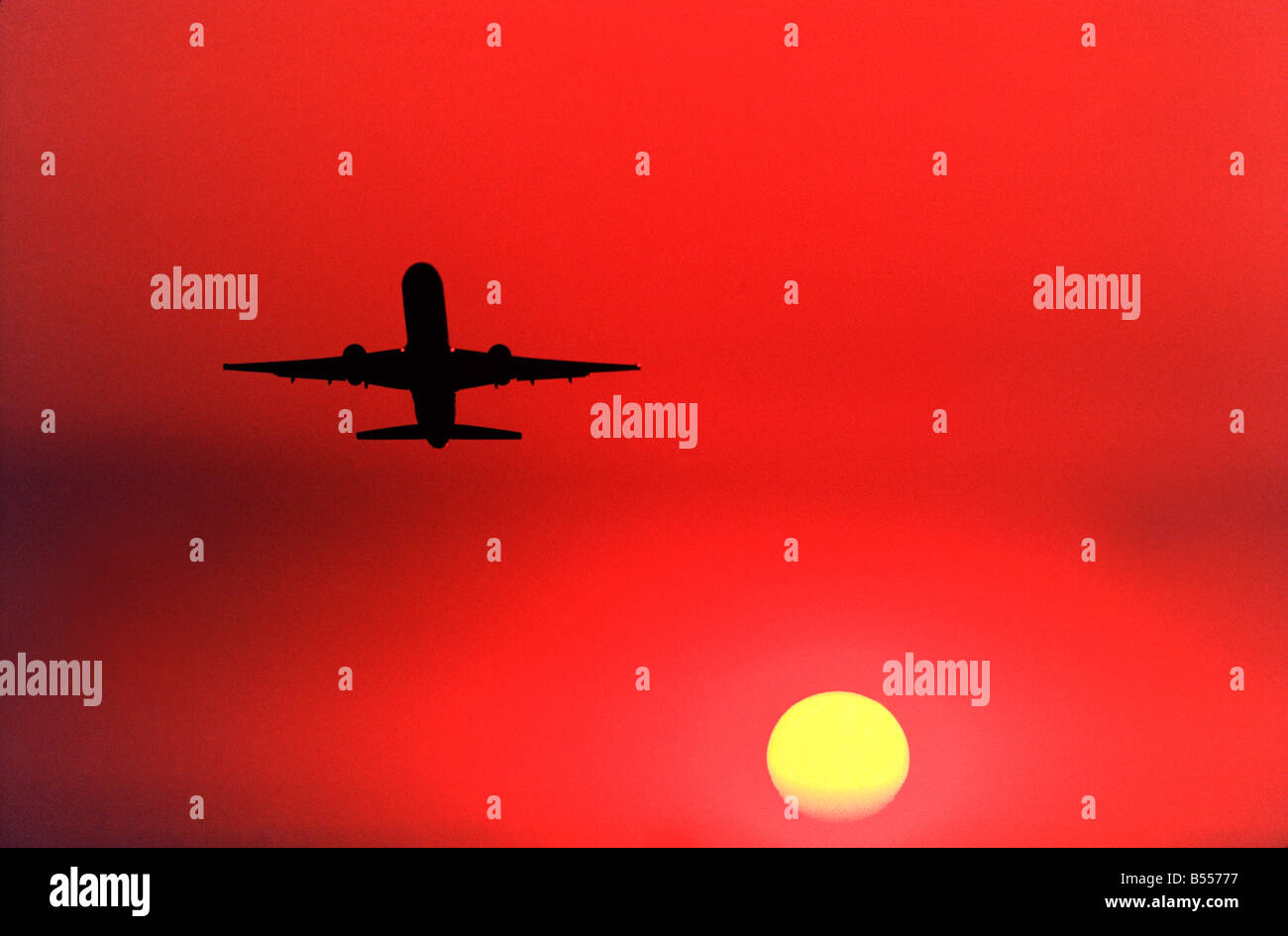 Commercial Aviation, Aircraft in flight Stock Photo - Alamy