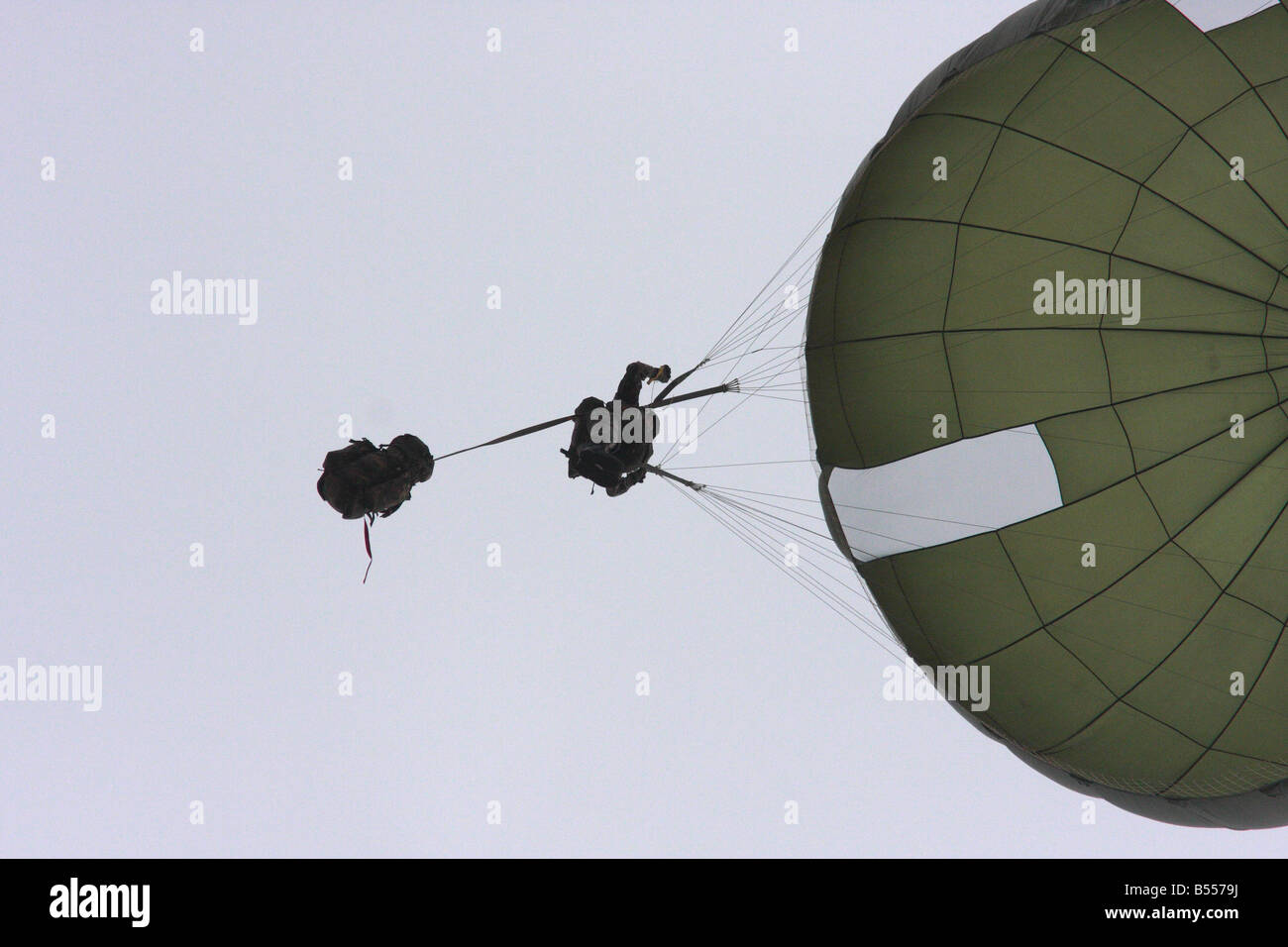 Airborne parachute target hi-res stock photography and images - Alamy