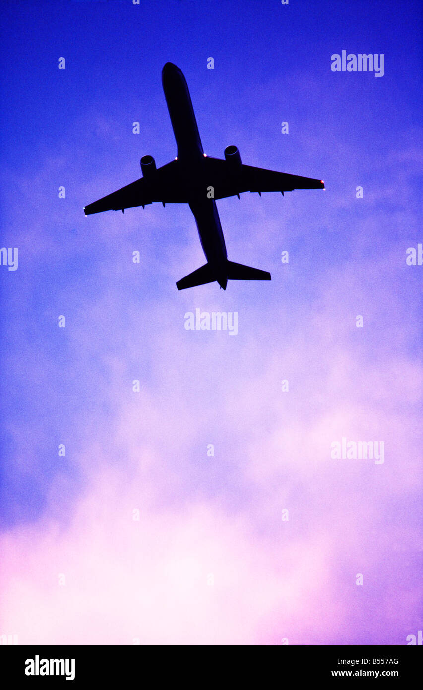 Commercial Aviation, Aircraft in flight Stock Photo - Alamy