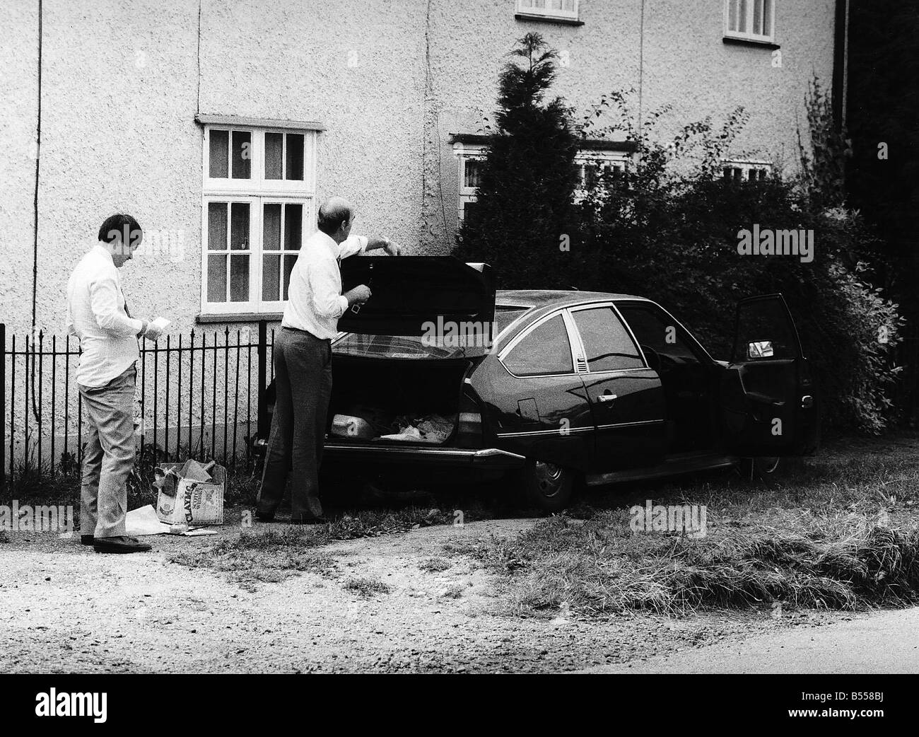 Crime Jeremy Bamber Police fingerprint a citroen car HEV806T believed ...