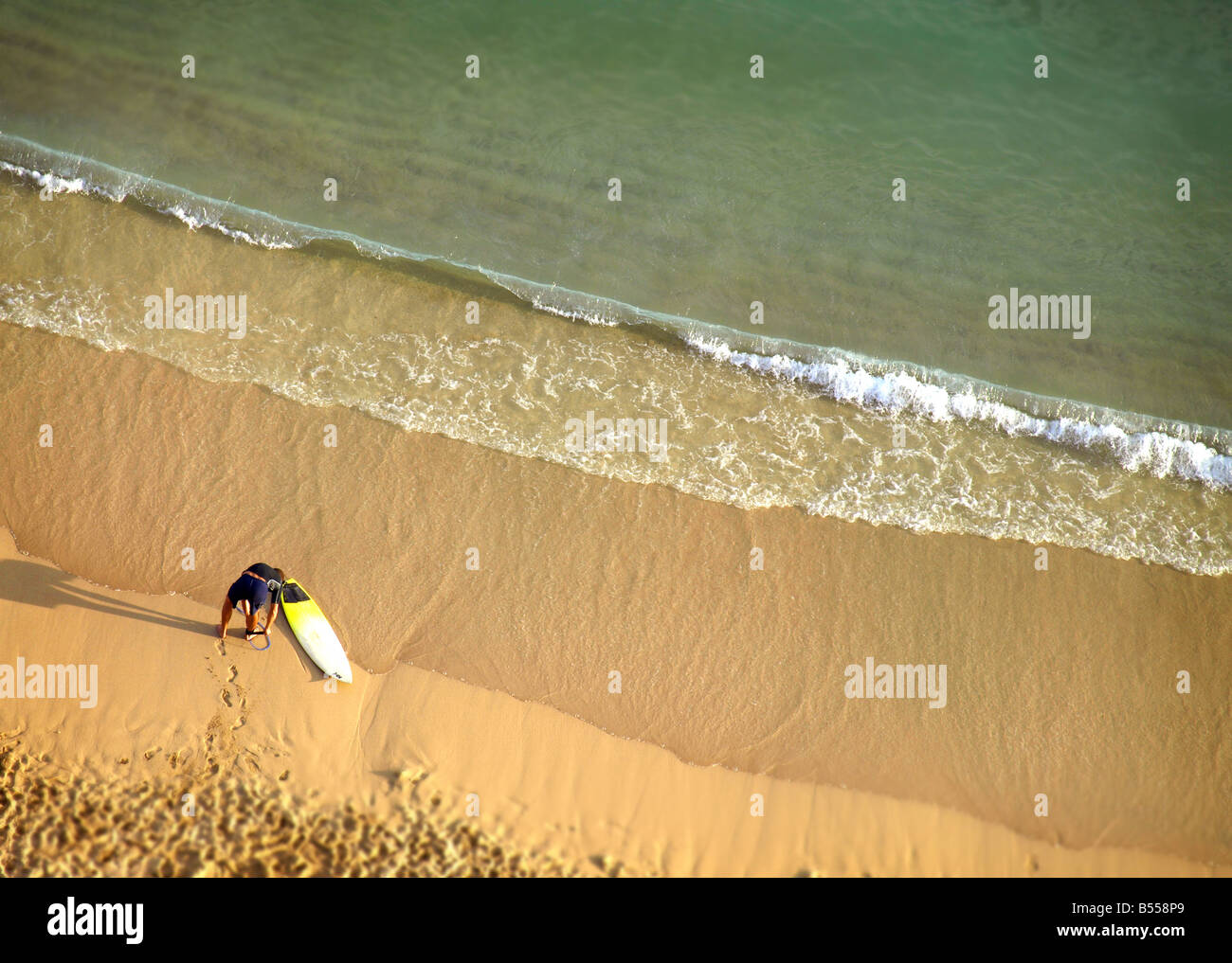 Surfer prepare surf board hi-res stock photography and images - Alamy