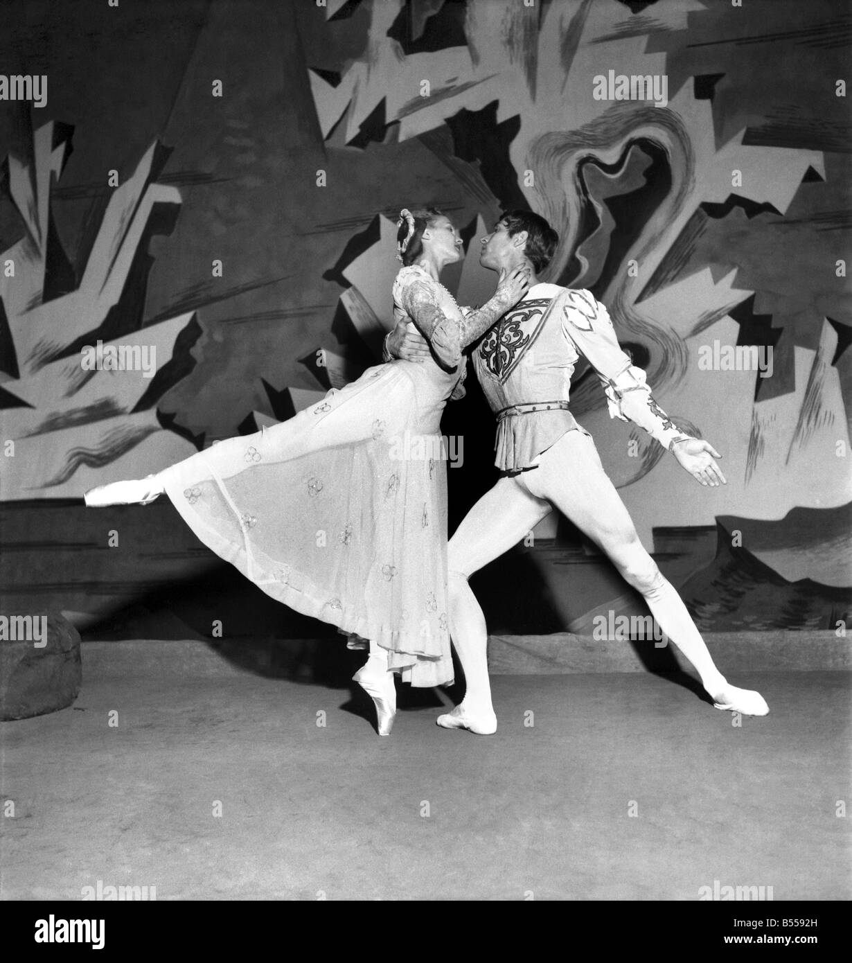 Romeo juliet ballet Black and White Stock Photos & Images - Alamy