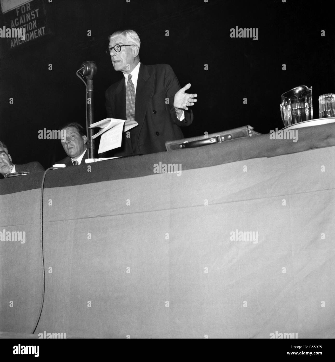 Speeching hi-res stock photography and images - Alamy