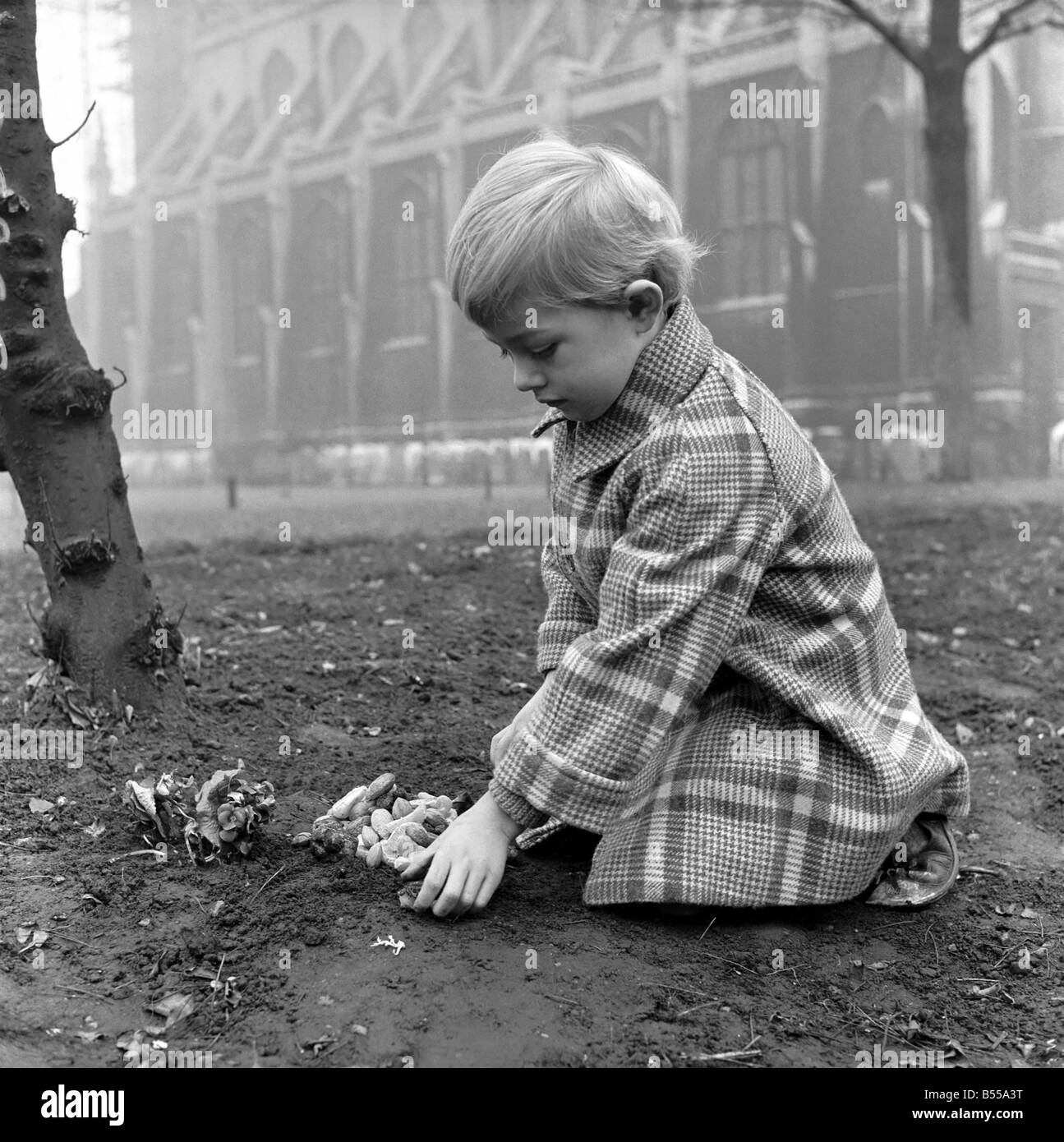 Four kneeling Black and White Stock Photos & Images - Alamy
