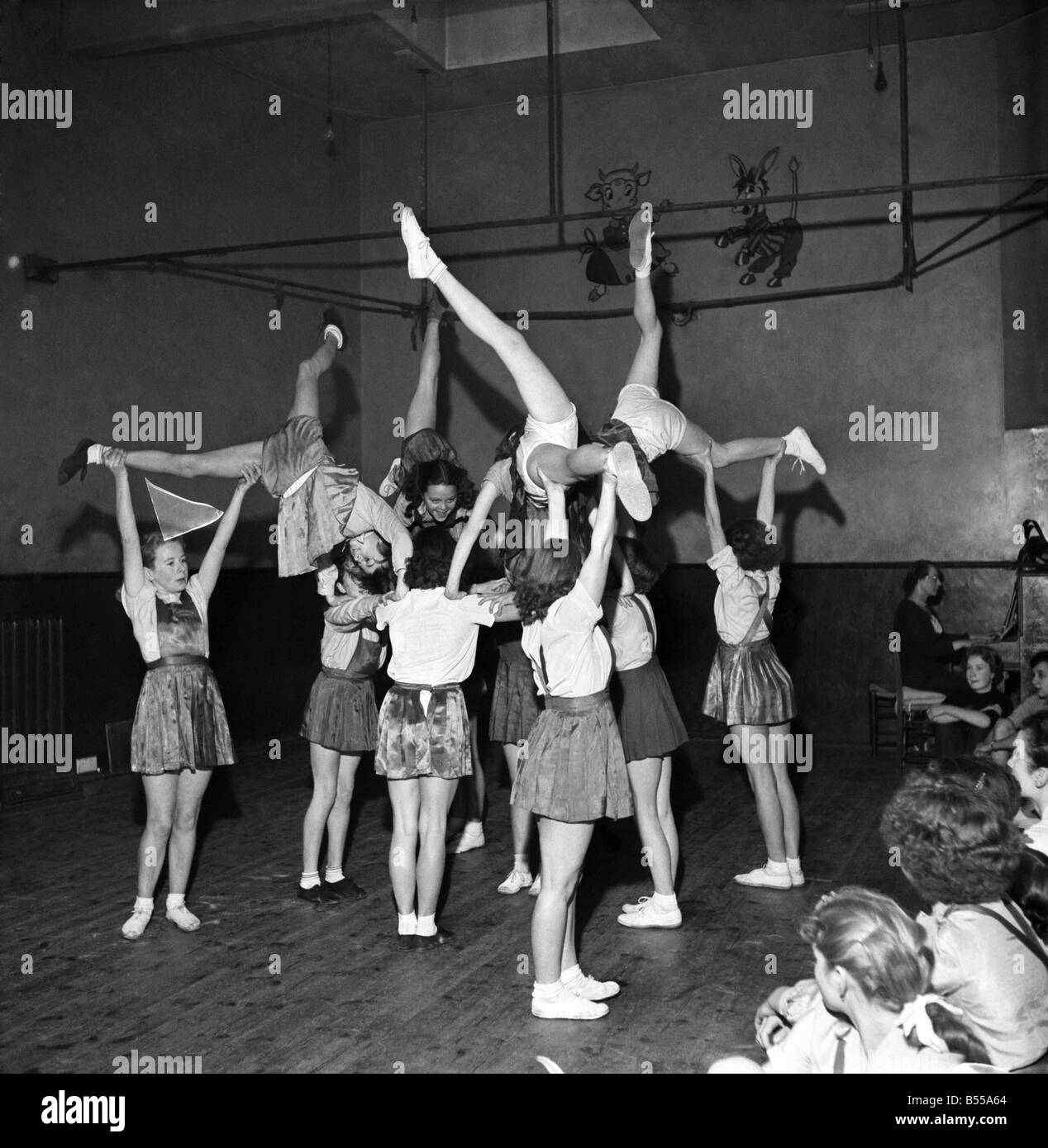 1950s children ballet hi-res stock photography and images - Alamy