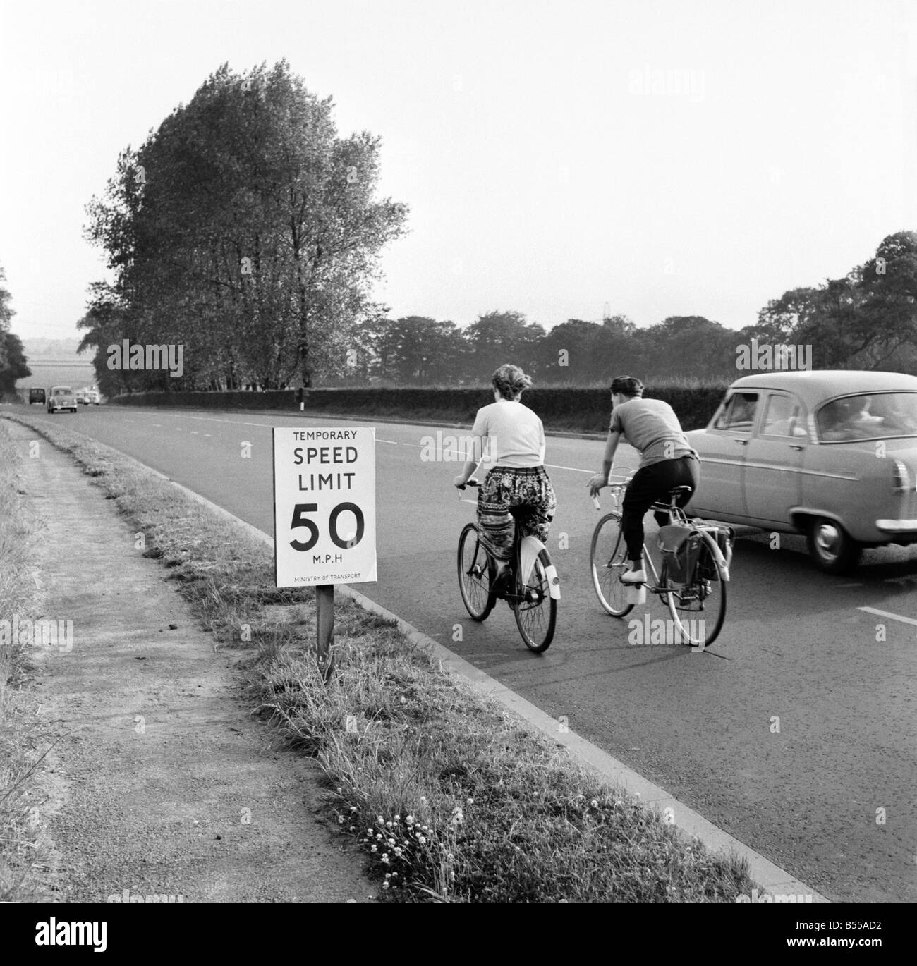 Speed traffic signs Black and White Stock Photos & Images - Alamy