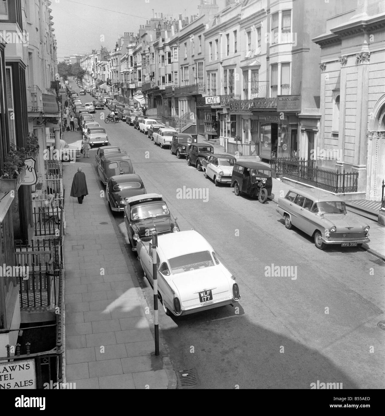 Traffic/Parked cars, street scene. June 1960 M4336 Stock Photo - Alamy