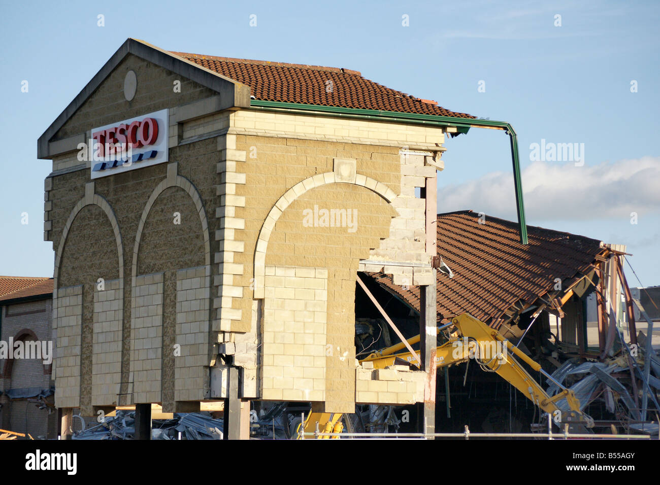 Expansion demolition retail shopping tescopoly hi-res stock photography ...