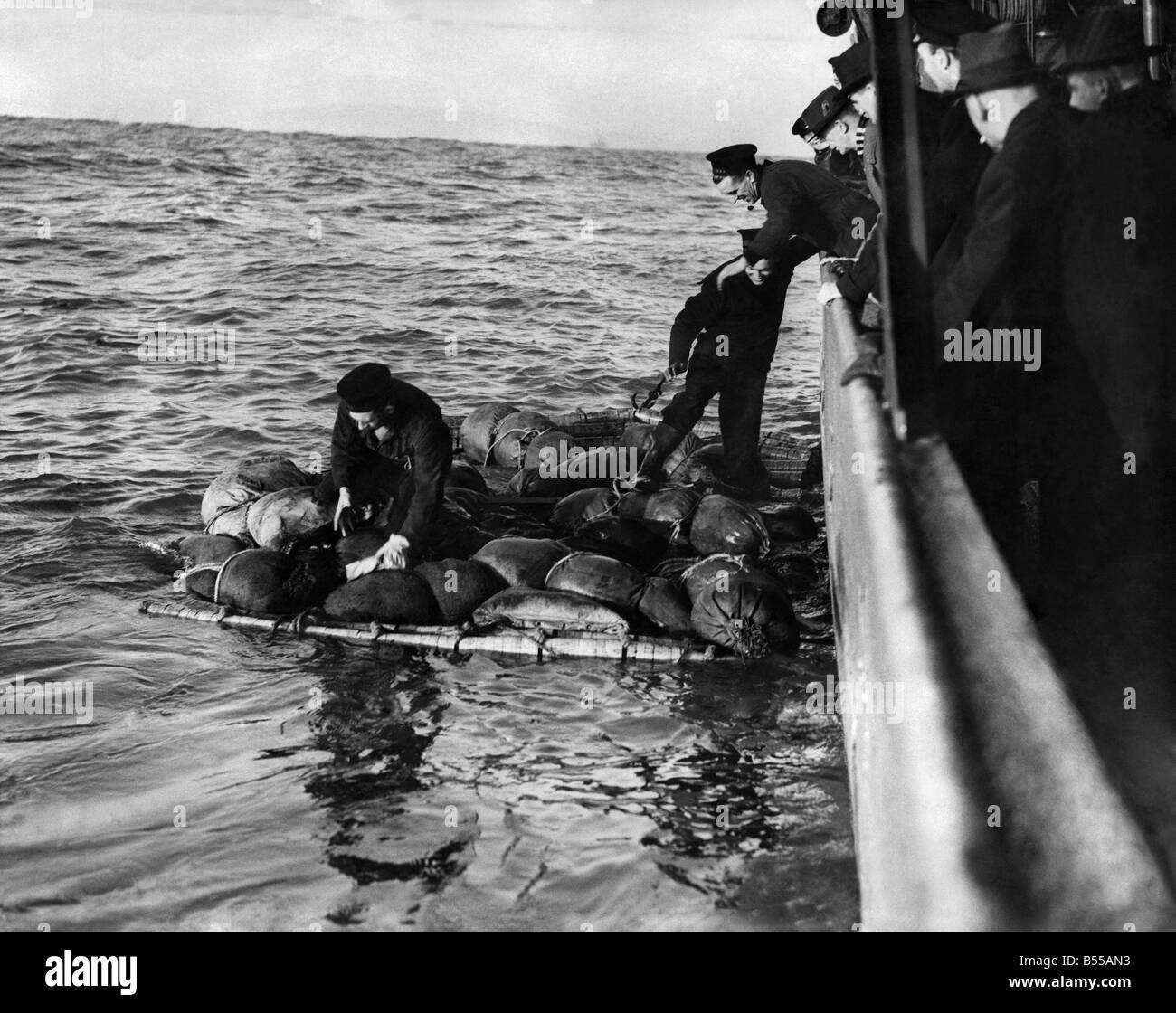 British sailors wwii hi-res stock photography and images - Alamy