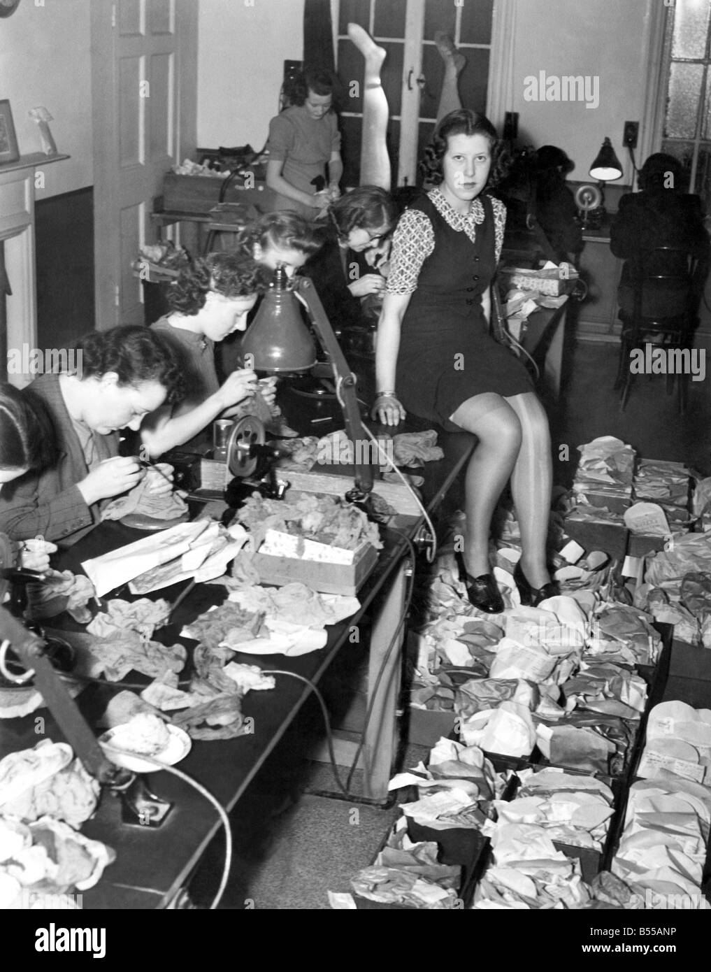 Stockings 1940s High Resolution Stock Photography and Images - Alamy