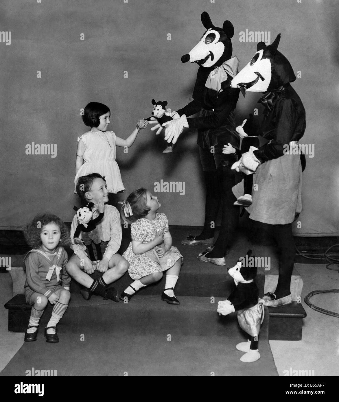 Walt disney and mickey mouse Black and White Stock Photos & Images - Alamy