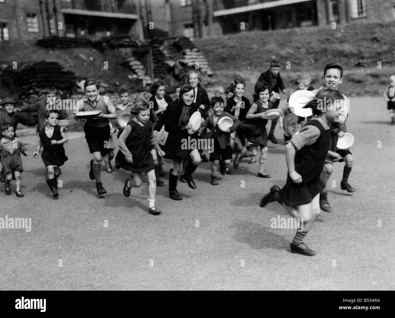 World war two children running hi-res stock photography and images - Alamy