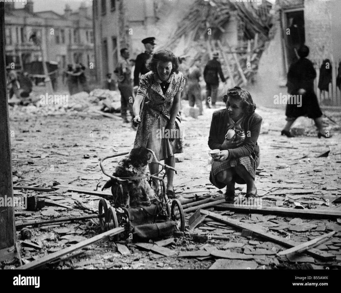 Ww2 civilian Black and White Stock Photos & Images - Alamy