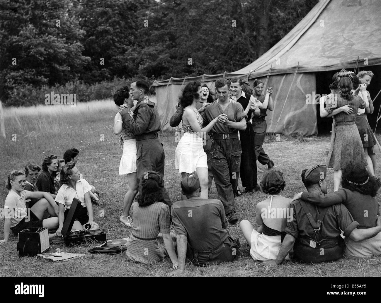 World War II: Romance. Dancing time at a Land Army holiday camp at ...