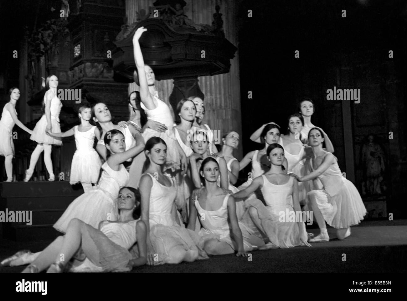 1960s dance hi-res stock photography and images - Alamy