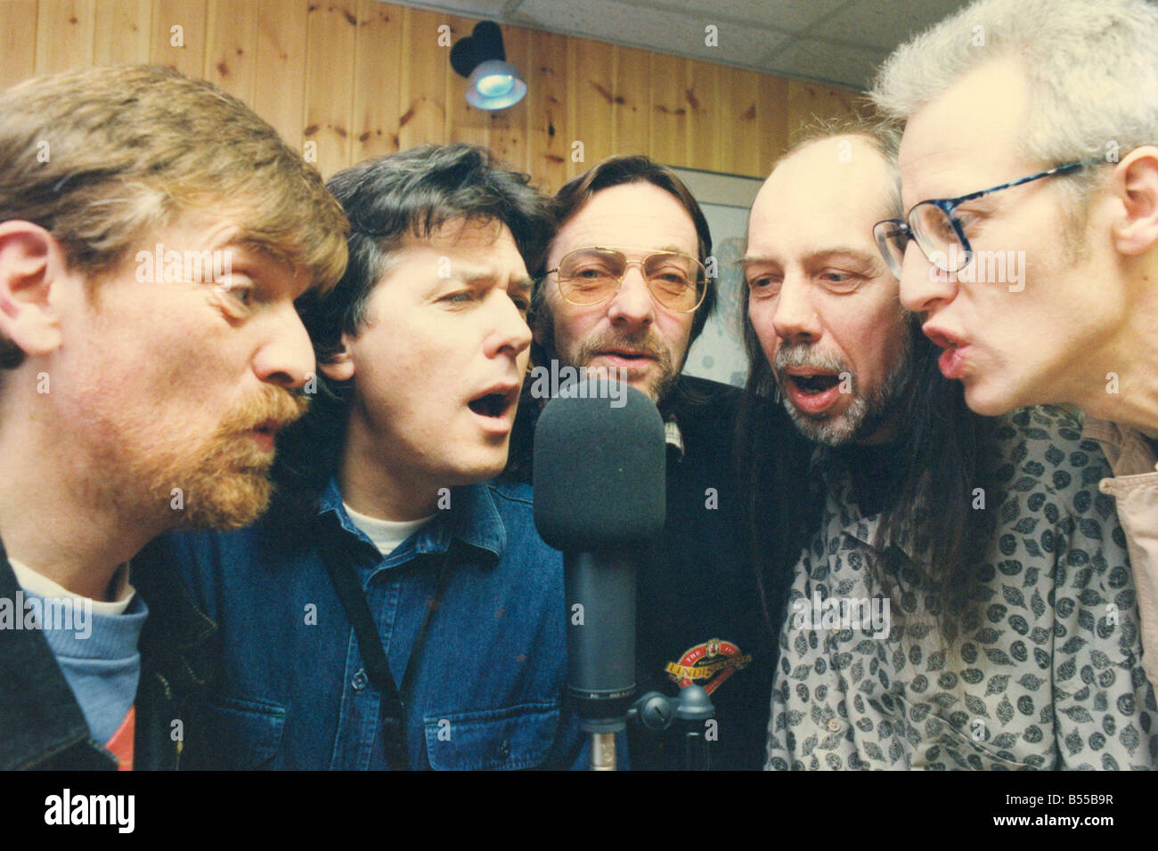 Alan hull pop group lindisfarne hi-res stock photography and images - Alamy