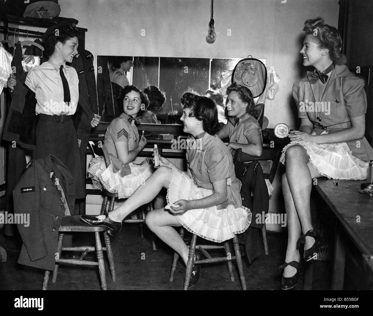 War women: Aren't they lovelies? They're a beauty chorus of WAAFS - all ...