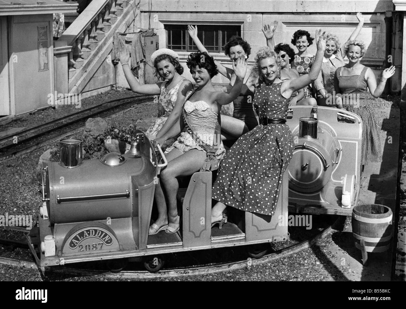 Beauty contest 1950s hi-res stock photography and images - Alamy