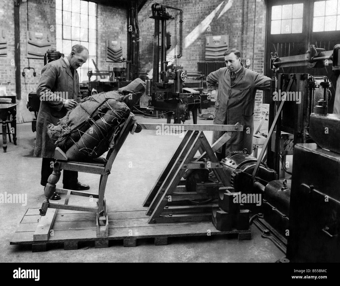 1930s laboratory hi-res stock photography and images - Alamy
