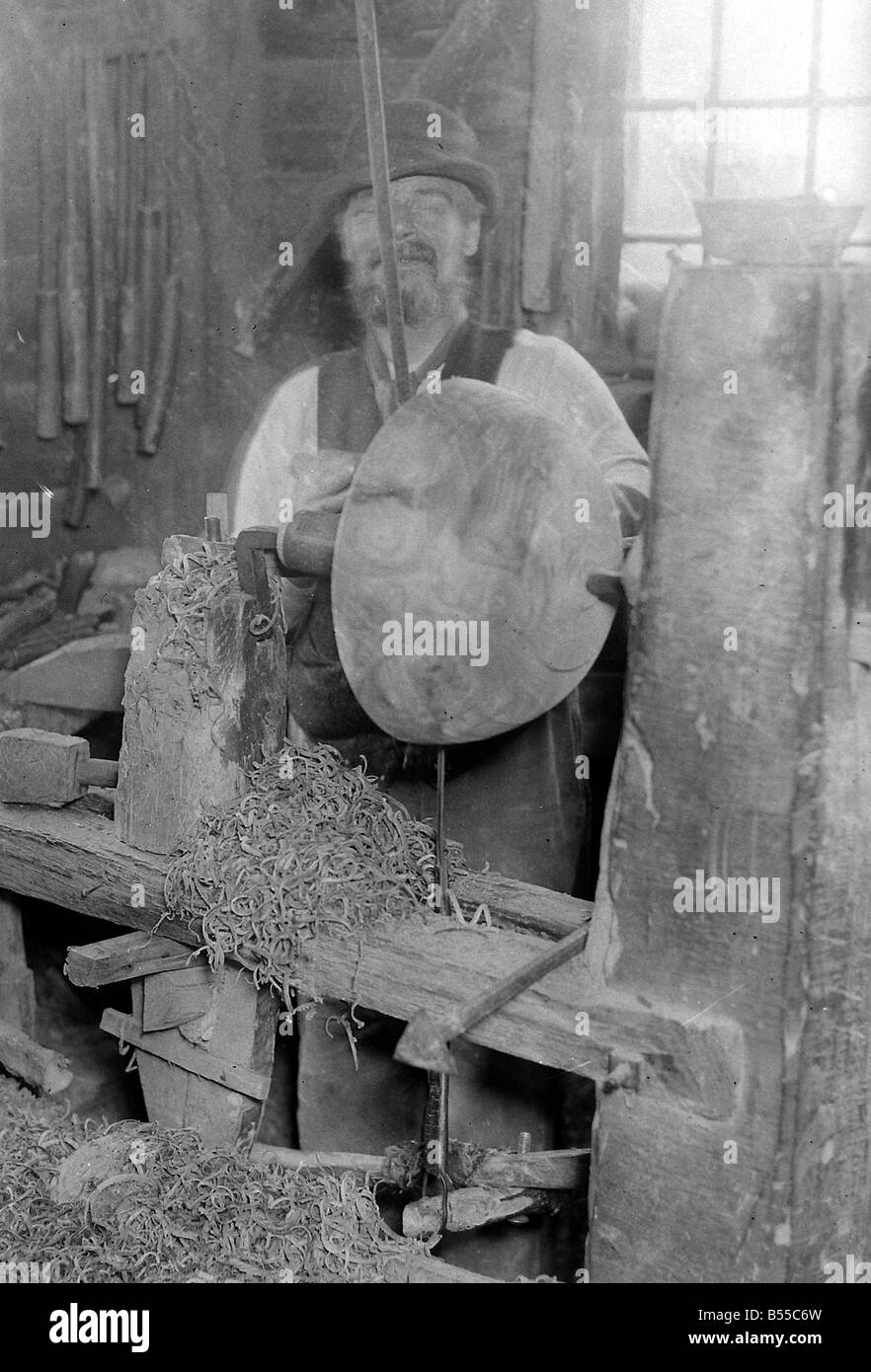 George Lailey, the old bowl turner of Bucklebury who turns bowls from ...