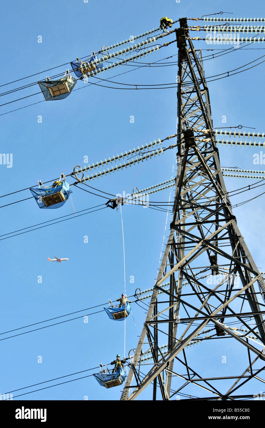 Overhead power lines uk hi-res stock photography and images - Alamy