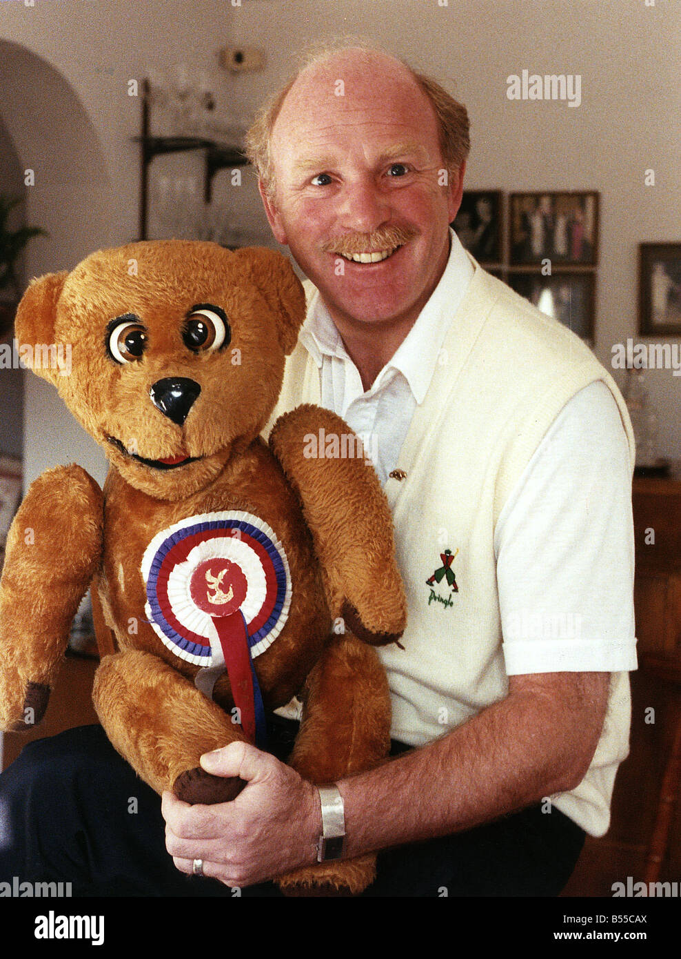 Roger De Courcey with Nookie Bear 1989 Mirrorpix Stock Photo - Alamy