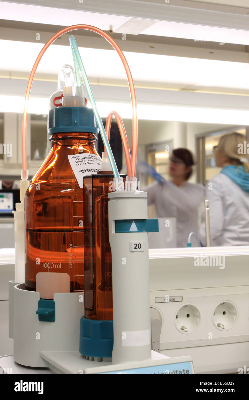 Titration hi-res stock photography and images - Alamy