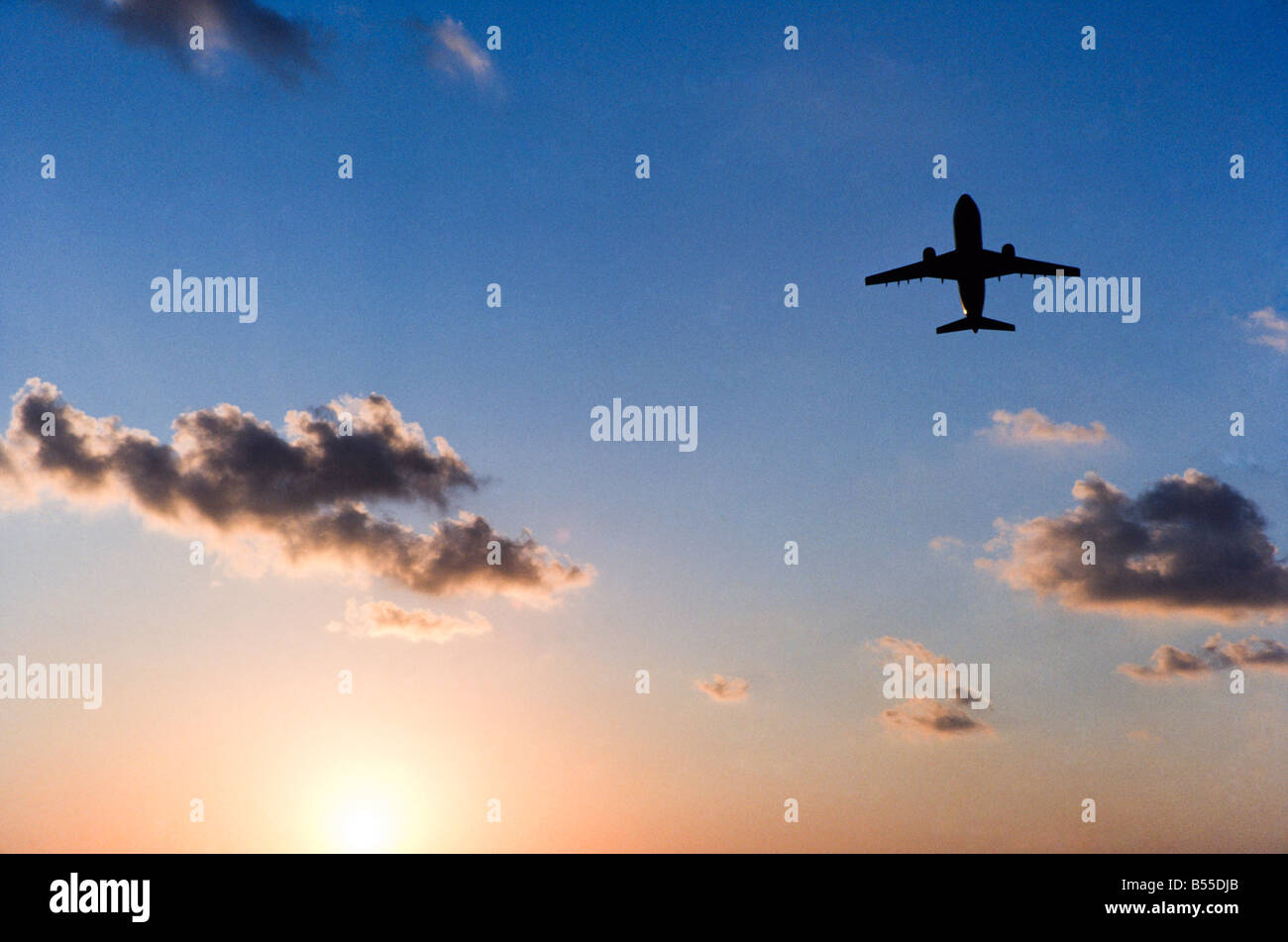 Commercial Aviation, Aircraft in flight Stock Photo - Alamy