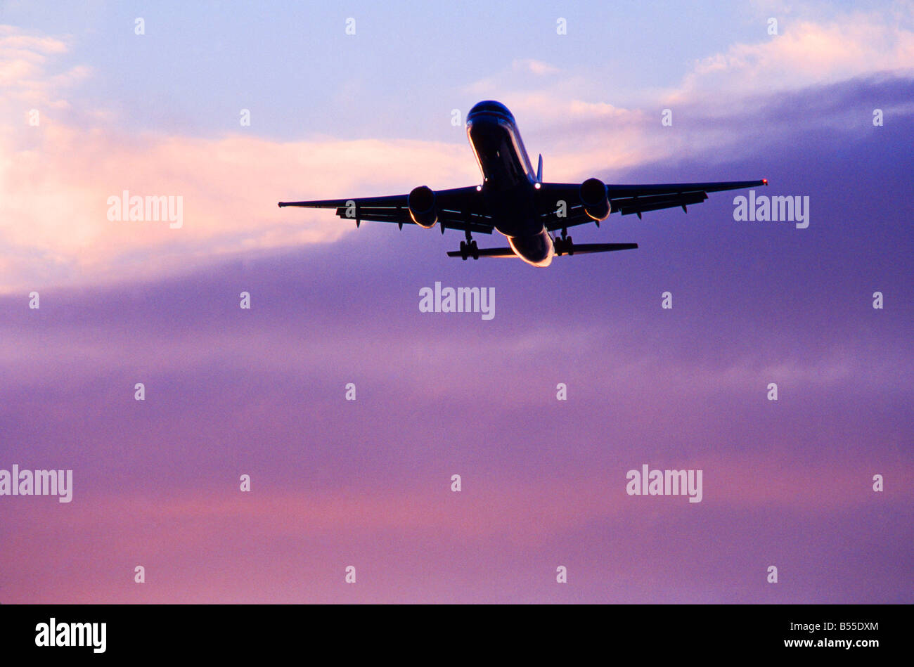 Commercial Aviation, Aircraft in flight Stock Photo - Alamy