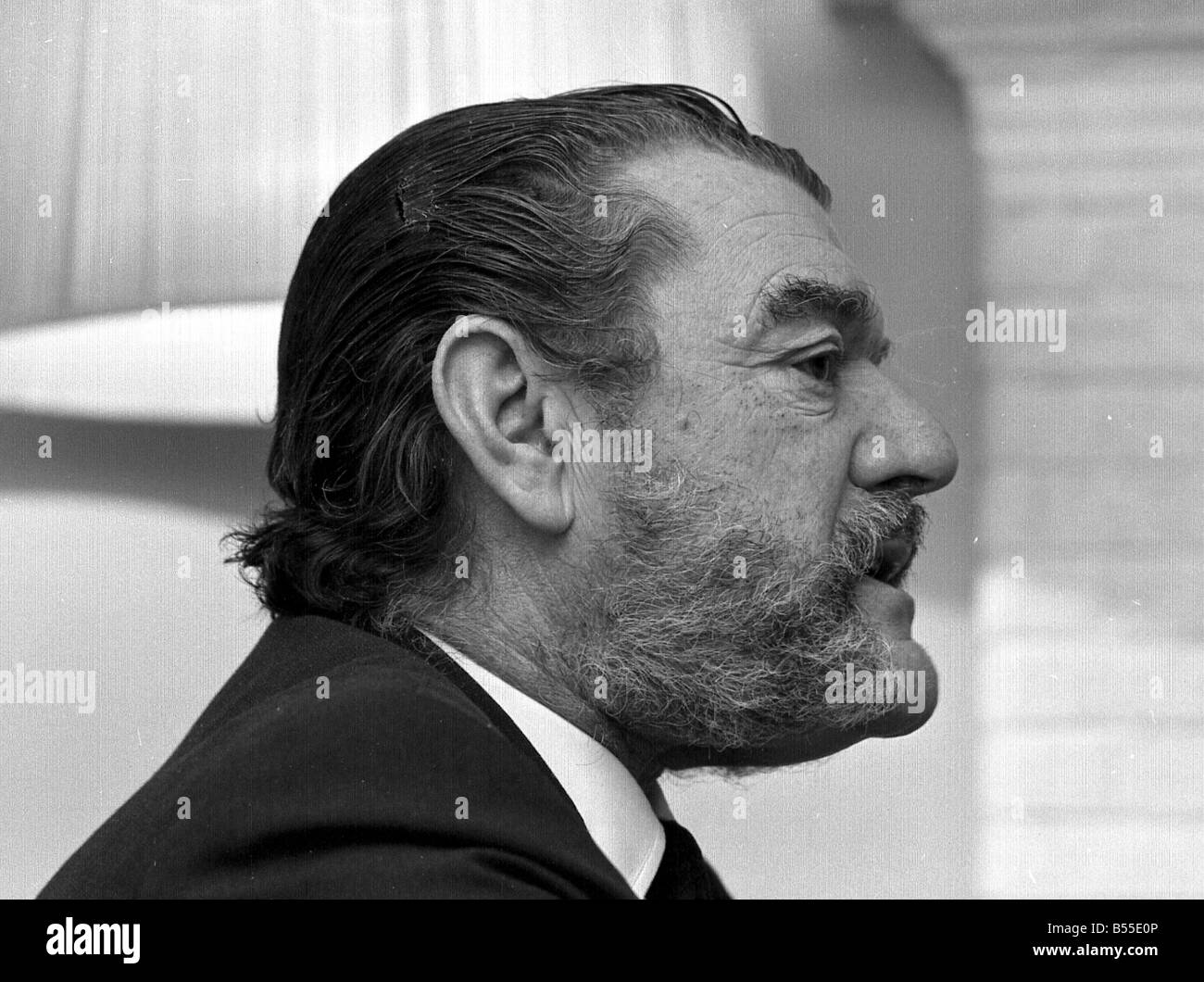 Actor being interviewed Black and White Stock Photos & Images - Alamy