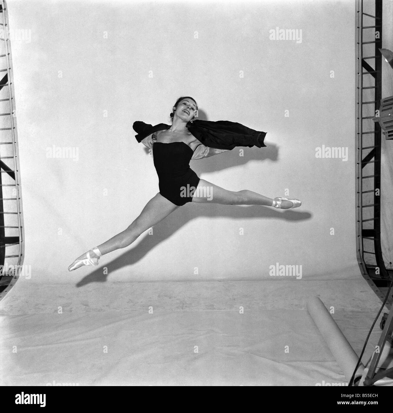 Josephine Gordon - New Theatre Arts Ballet. November 1953 D6820-002 ...