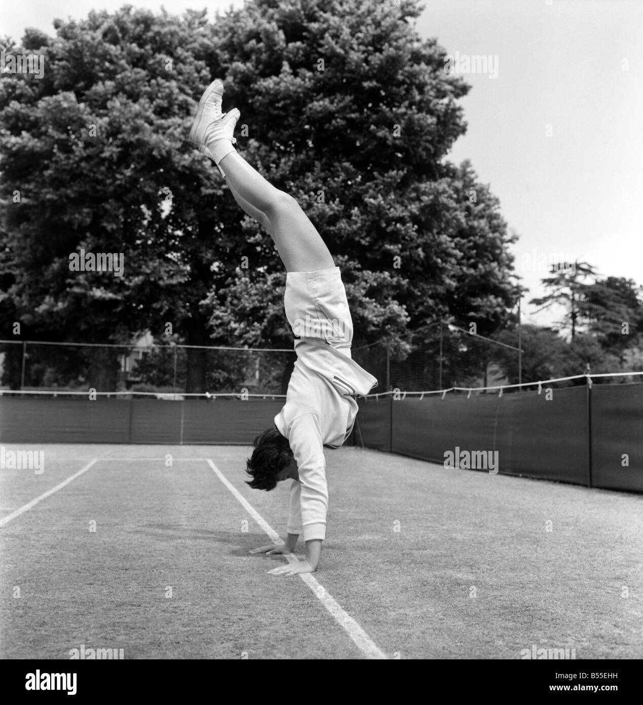 Tennis match 1960's hi-res stock photography and images - Alamy