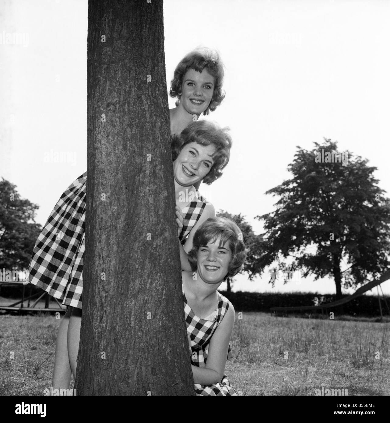 England sisters sisters from left hi-res stock photography and images ...