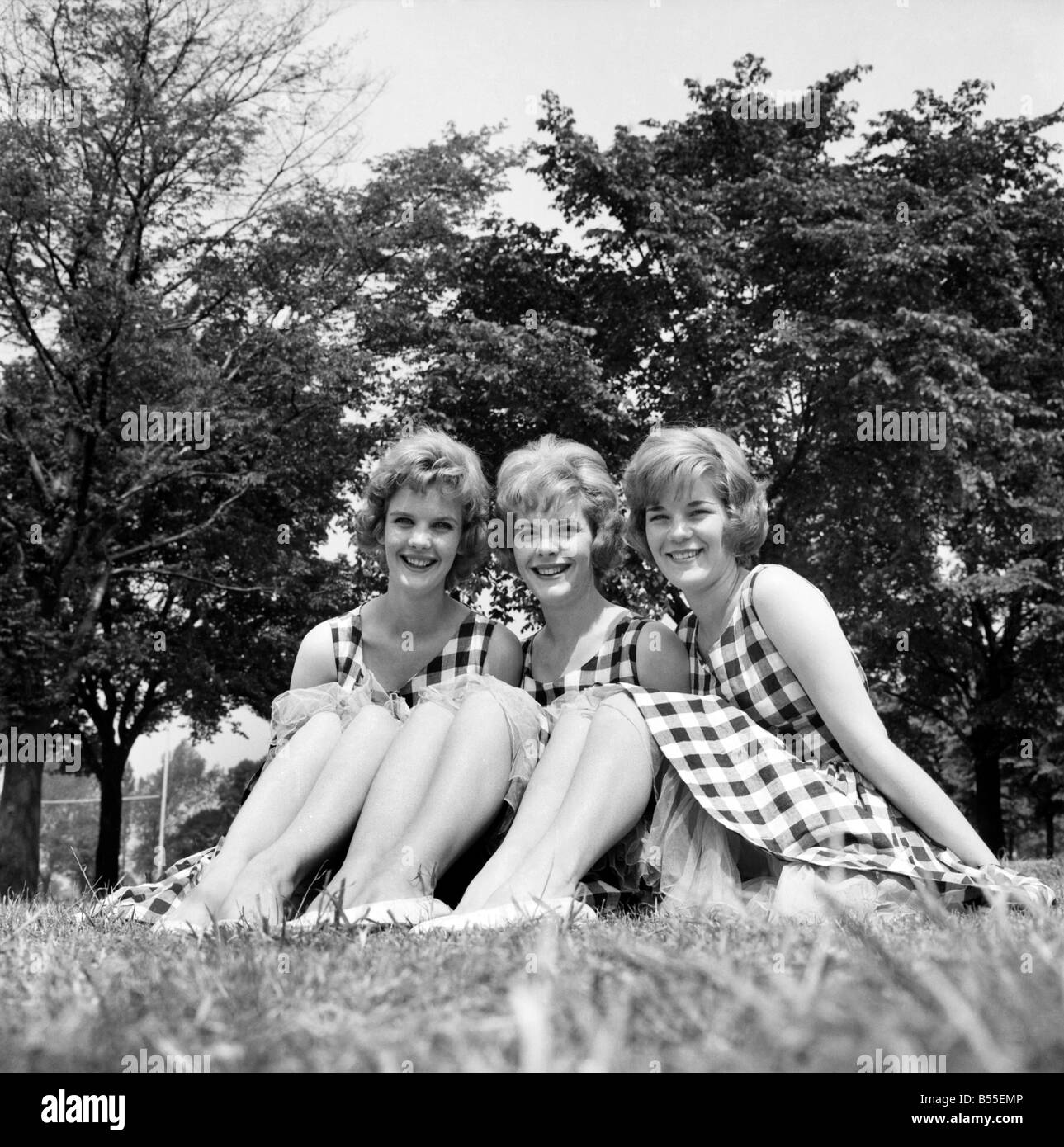 England Sisters celebrate their chart success: The Sisters from left ...