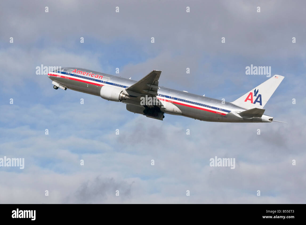 Boeing 777 cabin hi-res stock photography and images - Alamy