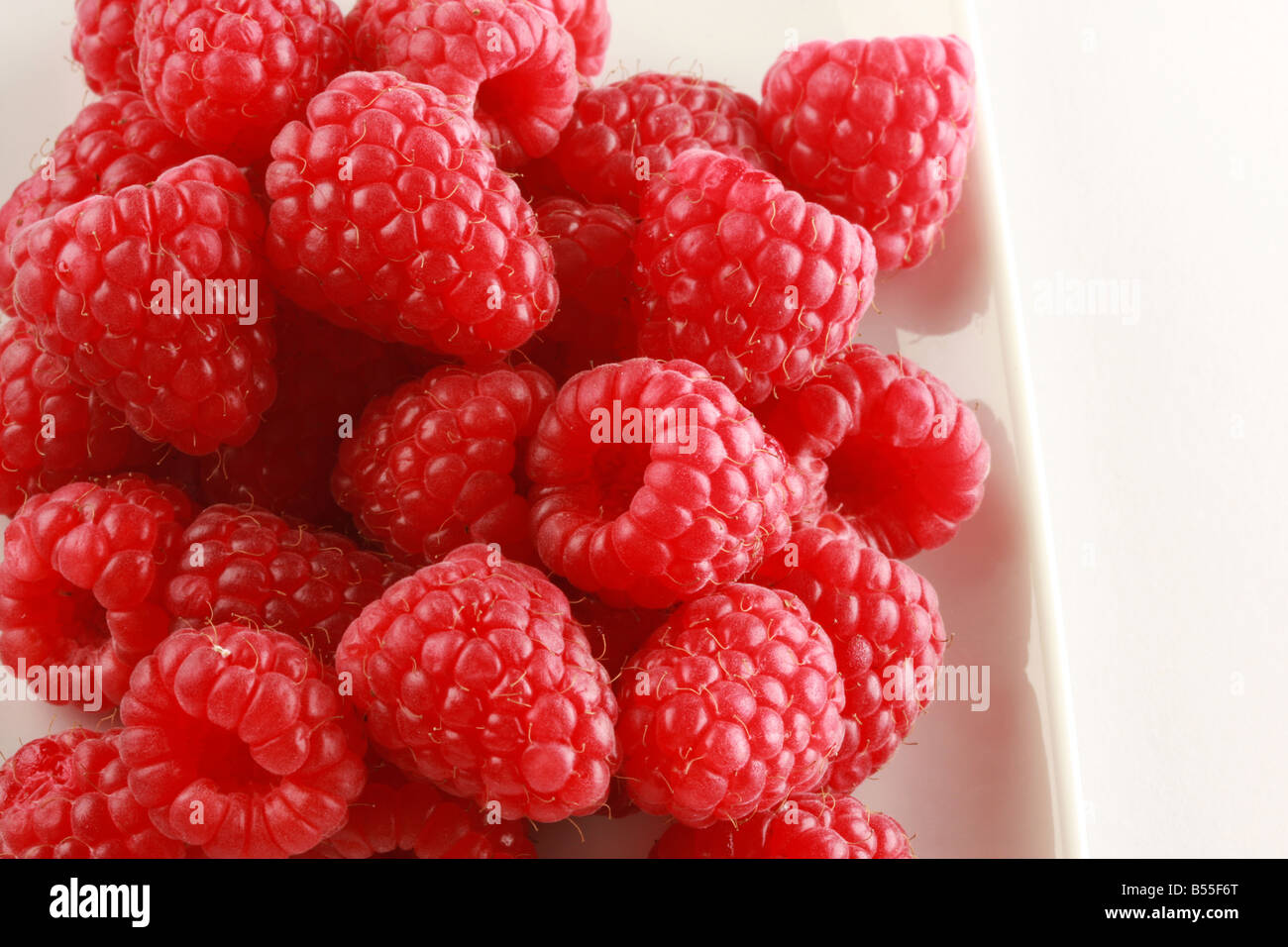 Red raspberries hi-res stock photography and images - Alamy