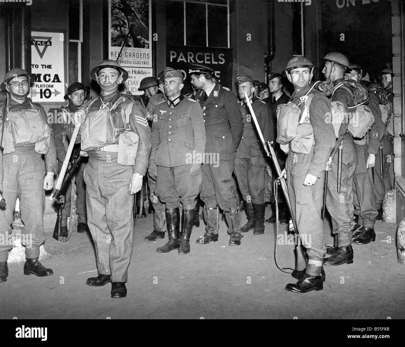 British prisoners of war ww2 Black and White Stock Photos & Images - Alamy