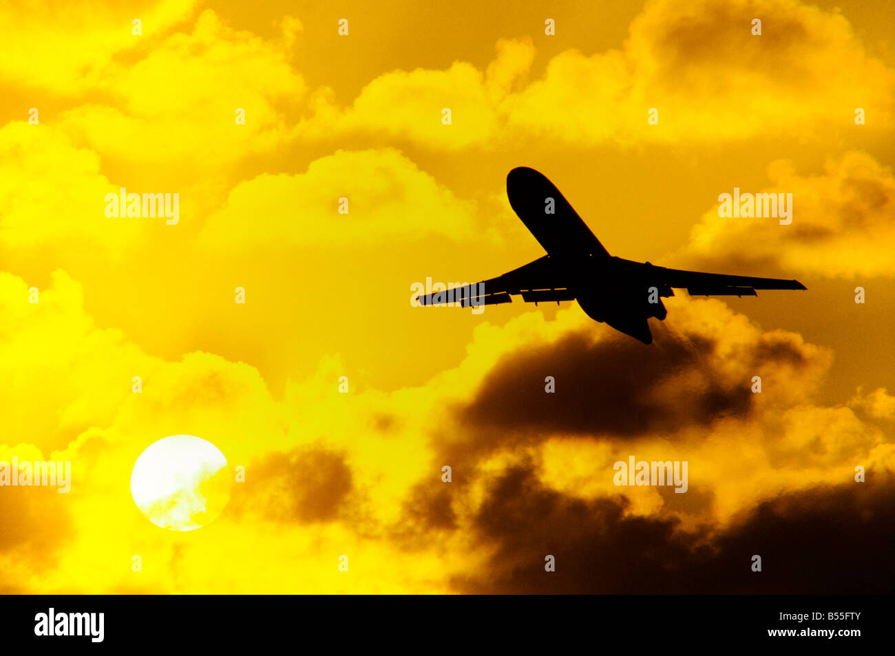 Commercial Aviation, Aircraft in flight Stock Photo - Alamy