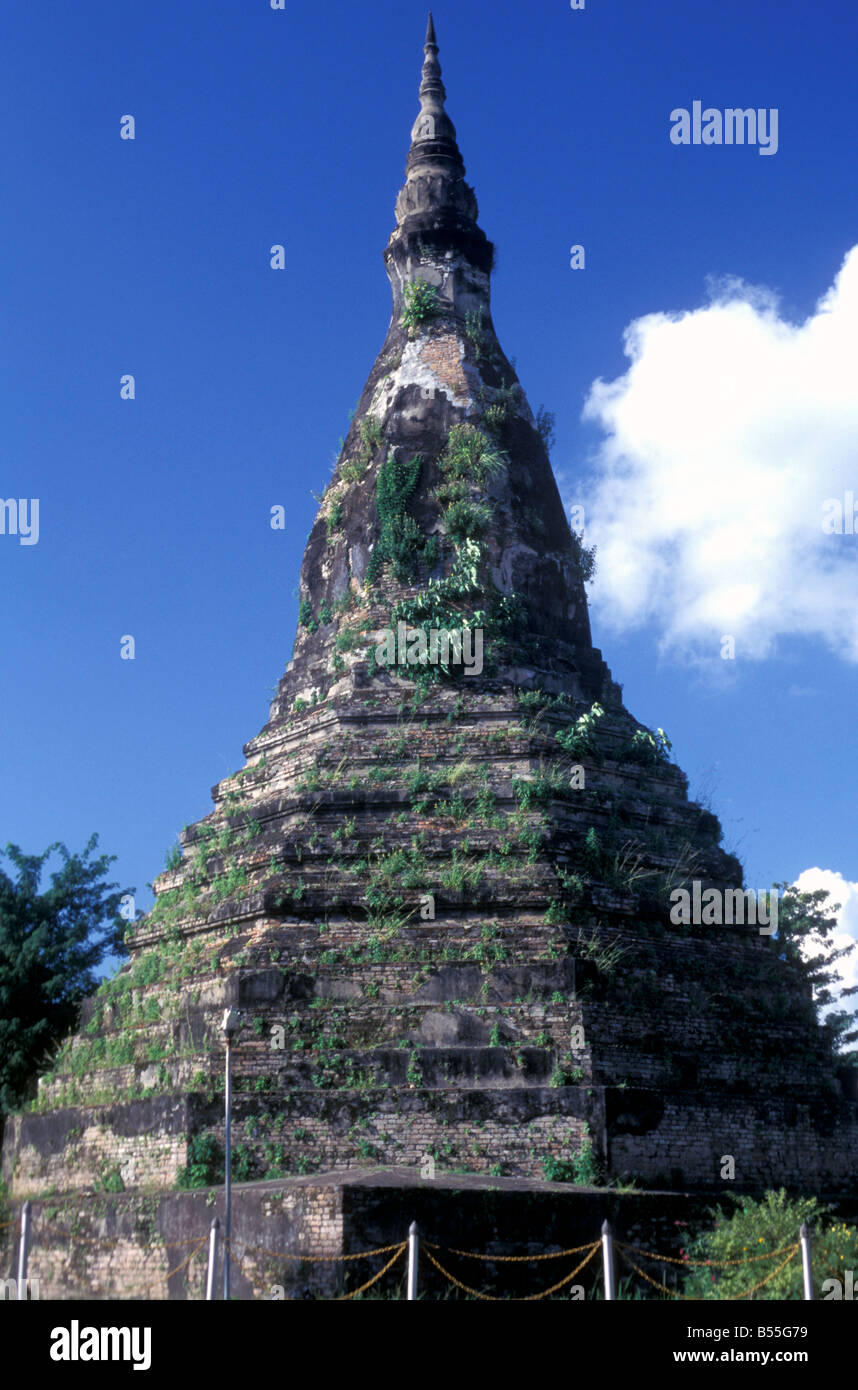 ancient stupa vientiane laos Stock Photo - Alamy