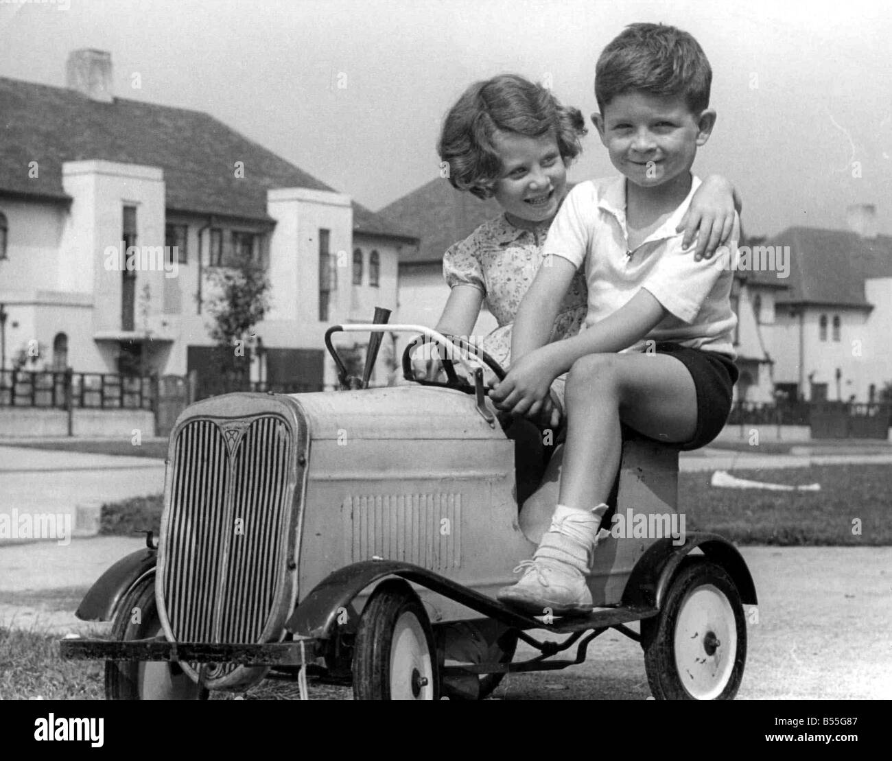 Children playing 1940s hi-res stock photography and images - Alamy