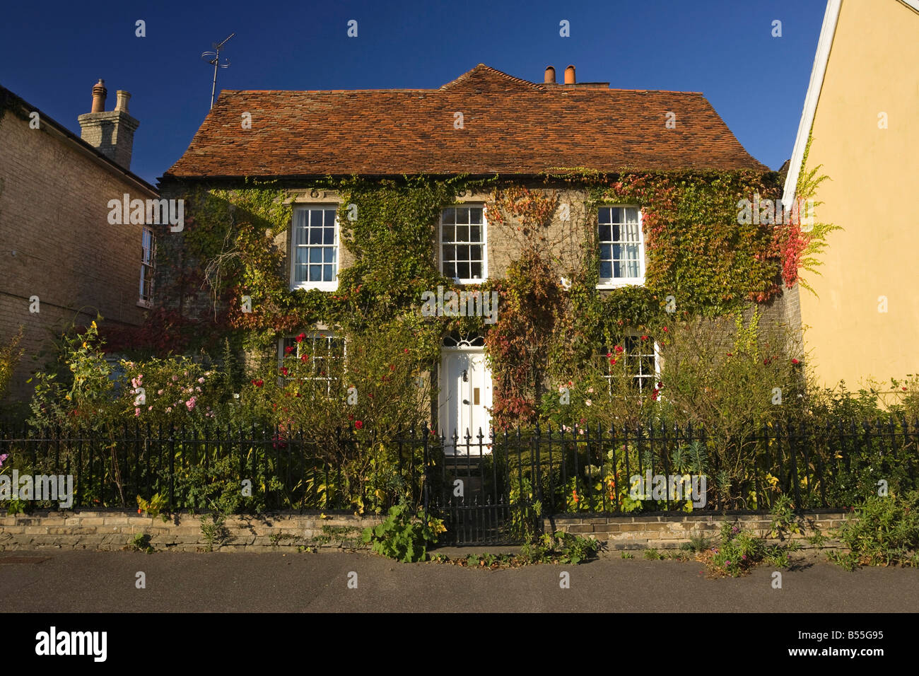 Cavendish village, Suffolk, UK showing a traditional cottage Stock ...